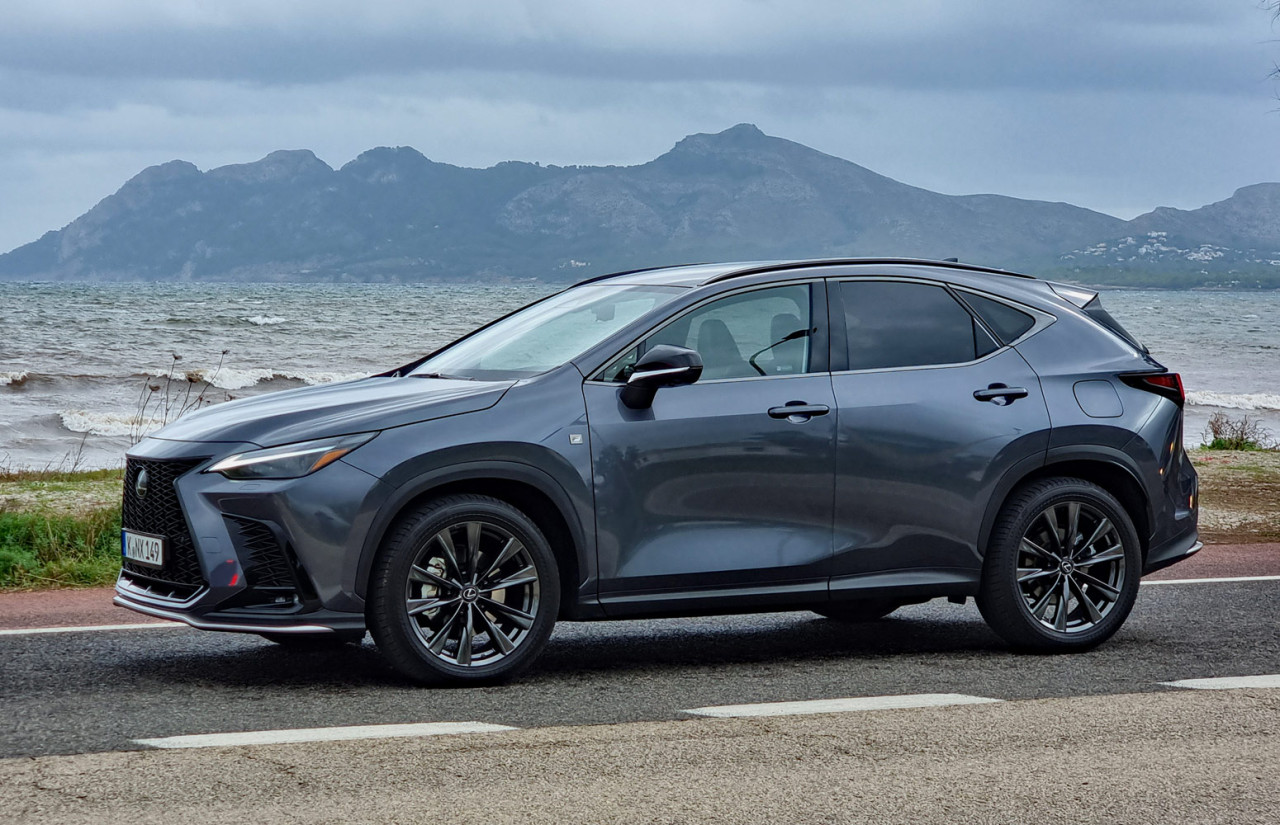 Lexus NX 450h+: Meningsfuld og luksuøs plug-in hybrid - EasyBlog